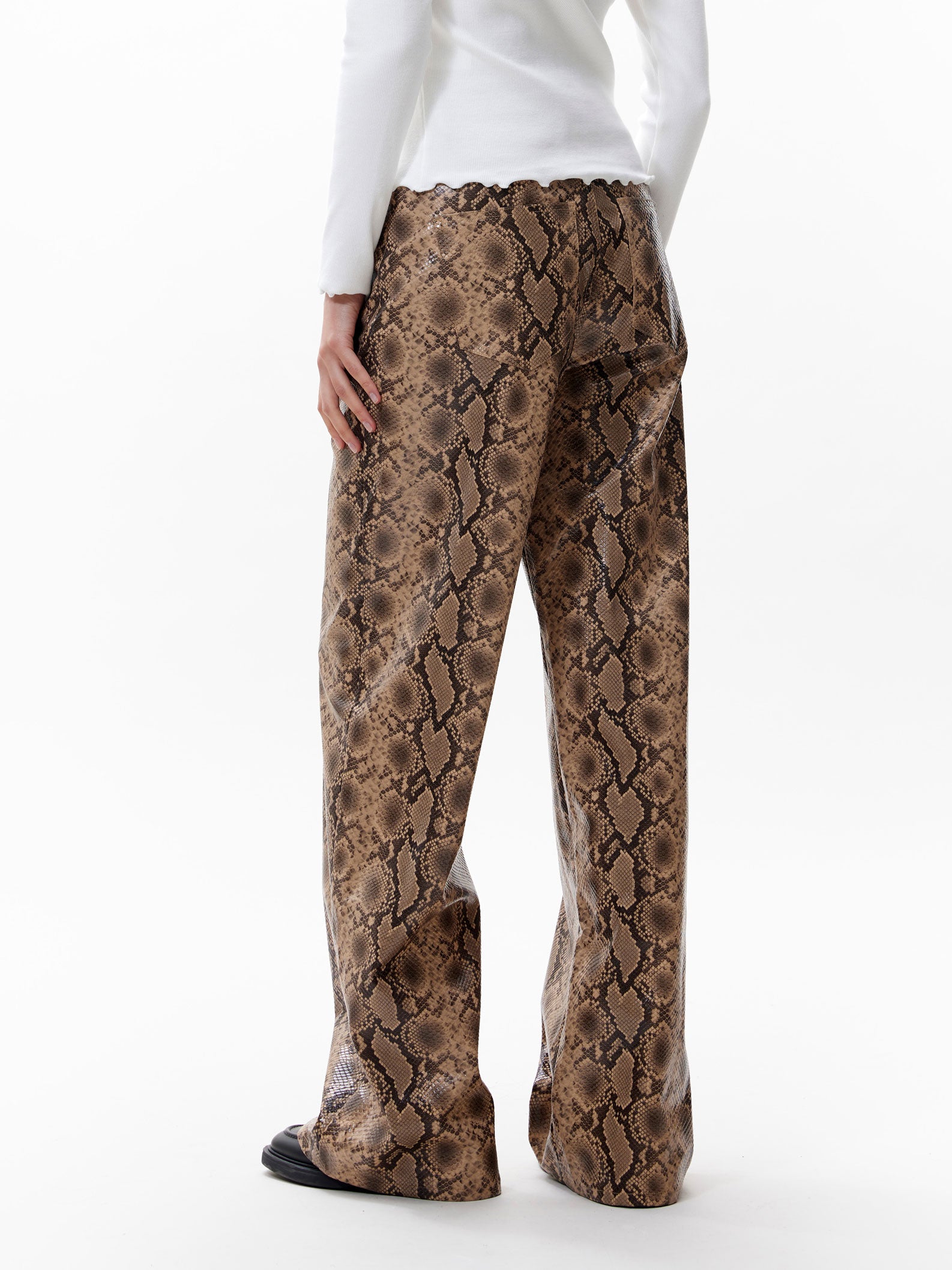 Loose fit snake trousers | Brown Sugar – Catwalk Junkie