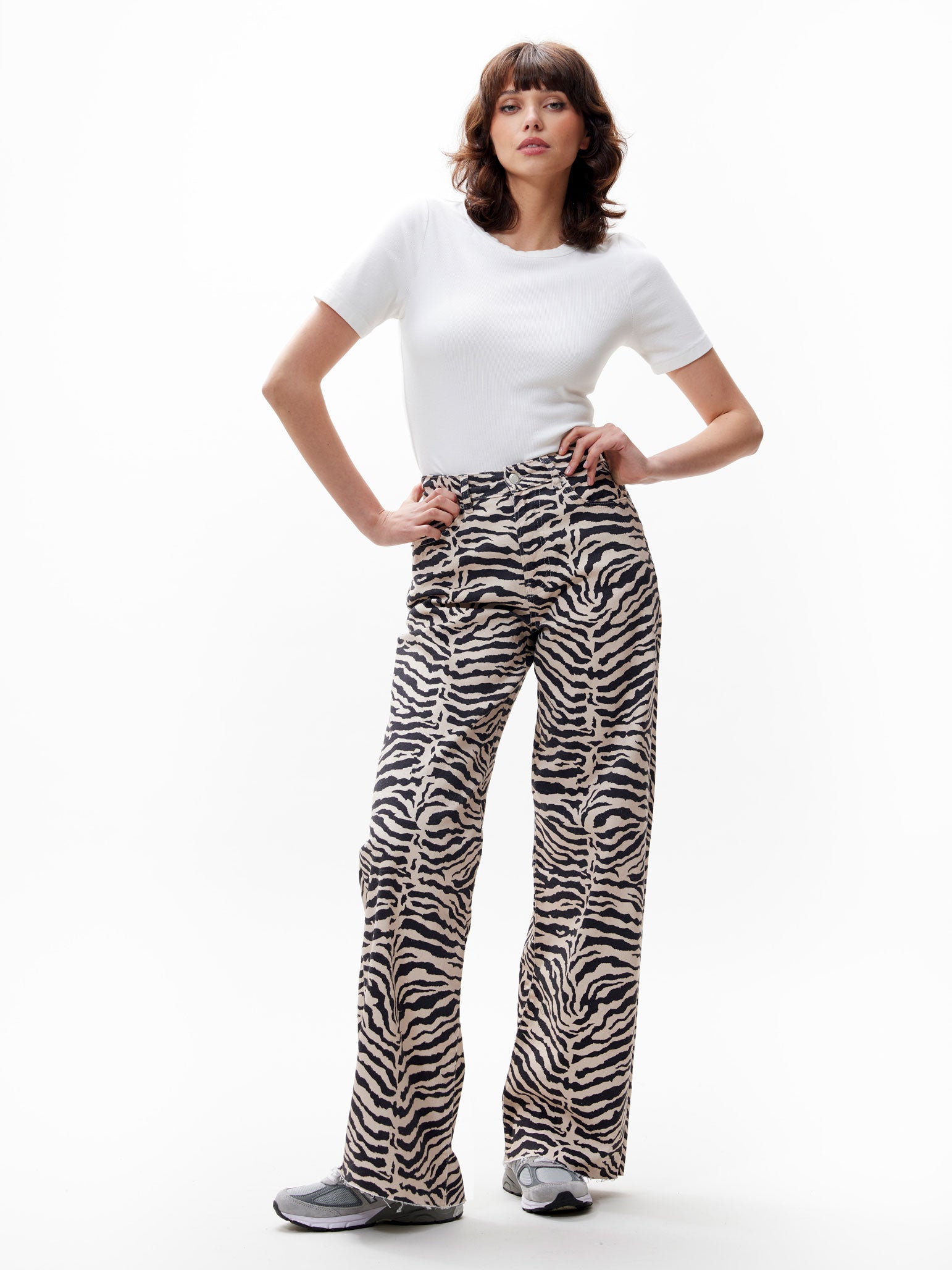 Loose fit zebra jeans | Sand – Catwalk Junkie