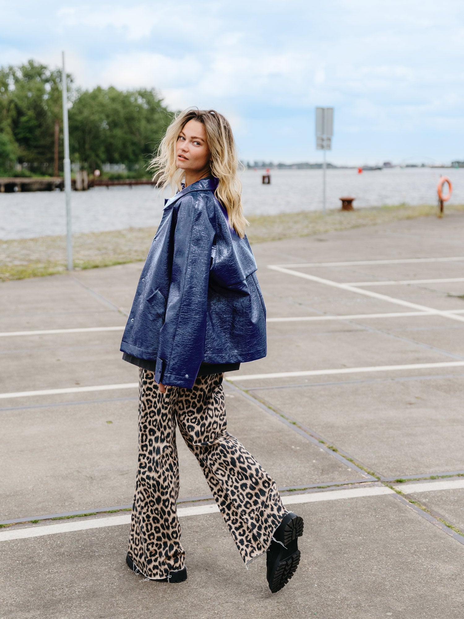 Jacket with lacquer finish | Midnight Blue – Catwalk Junkie